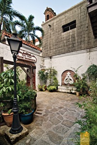 METRO MANILA | Plaza San Luis at Intramuros - Lakad Pilipinas